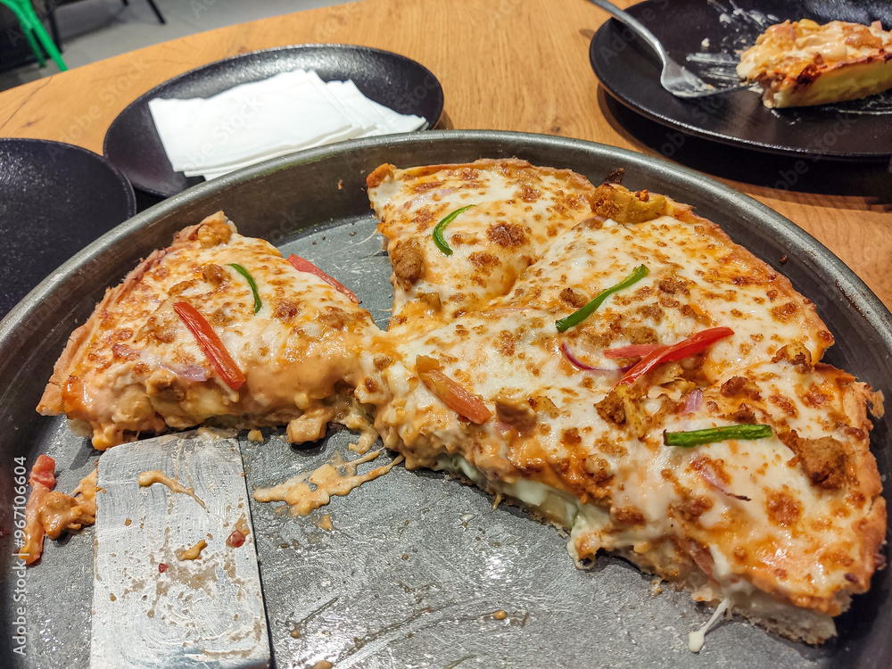 A crown crust pizza is a pizza with pockets of ingredients baked into ...