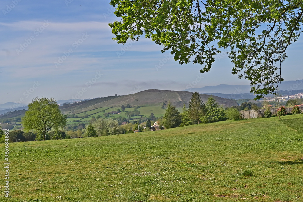 Paesaggi di Galizia, campagna colline, boschi e sentieri sul cammino ...