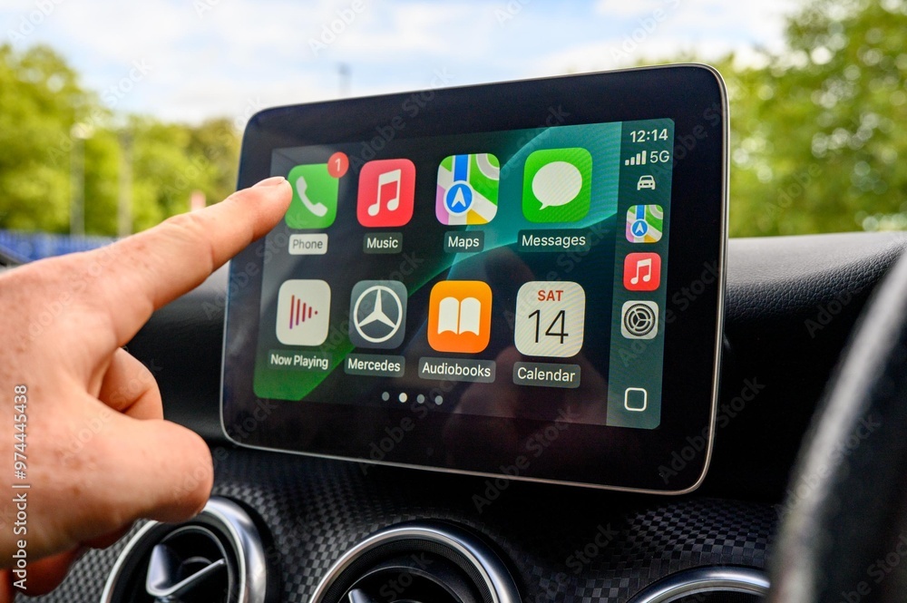 Apple CarPlay Screen with Phone App Notification: Instant Alert ...