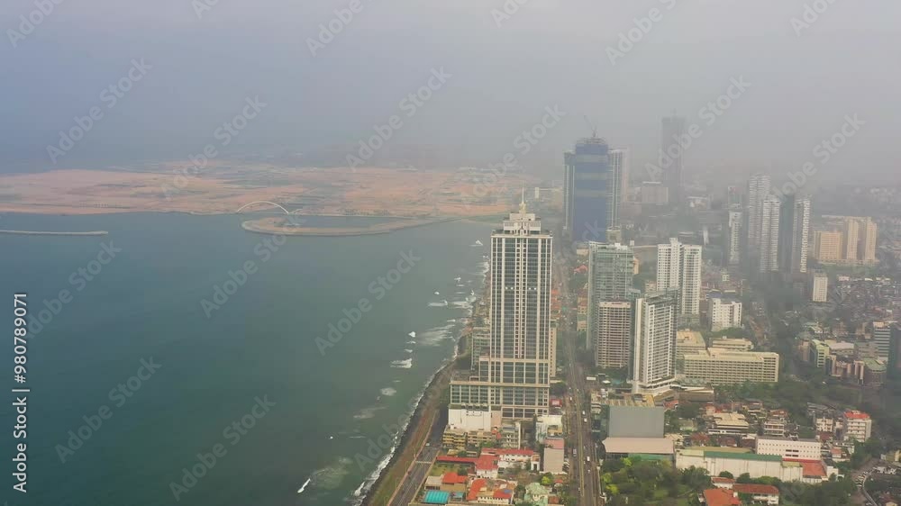 Top view of modern city of Colombo, the capital of Sri Lanka. vídeo de ...
