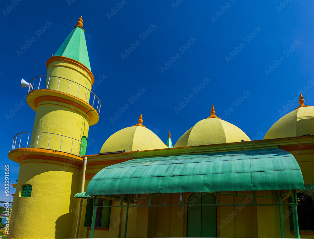 The roof of the Riau Sultan Grand Mosque has 13 domes and 4 mosque ...