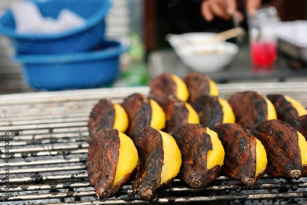 Grilled kluay khai (ladyfinger bananas) still in their skins for sale ...