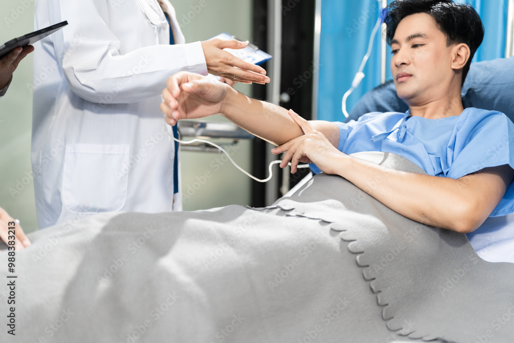 Doctor nurse took the syringe patient One hand take a cotton swab ...