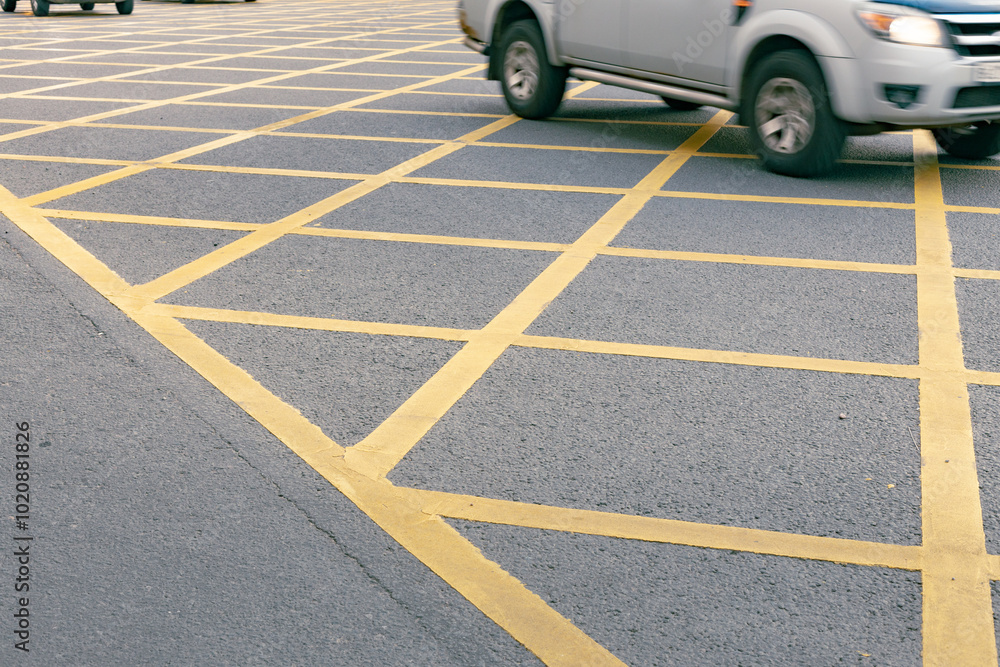 "Waffle" markings at busy road intersections, non-stop following, road ...