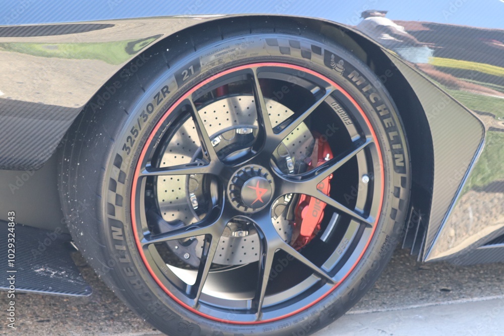 Apollo Intensa Emozione / Limited-Edition Hypercar with Naturally ...