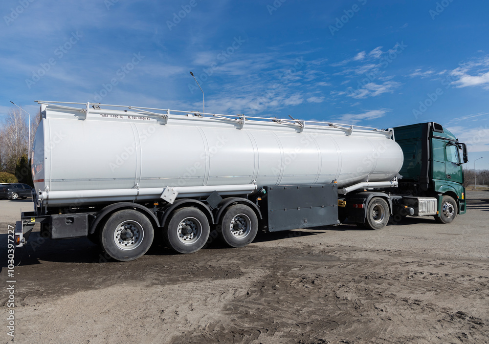 Green cab tractor semi-trailer with a specialized tank semi-trailer ...