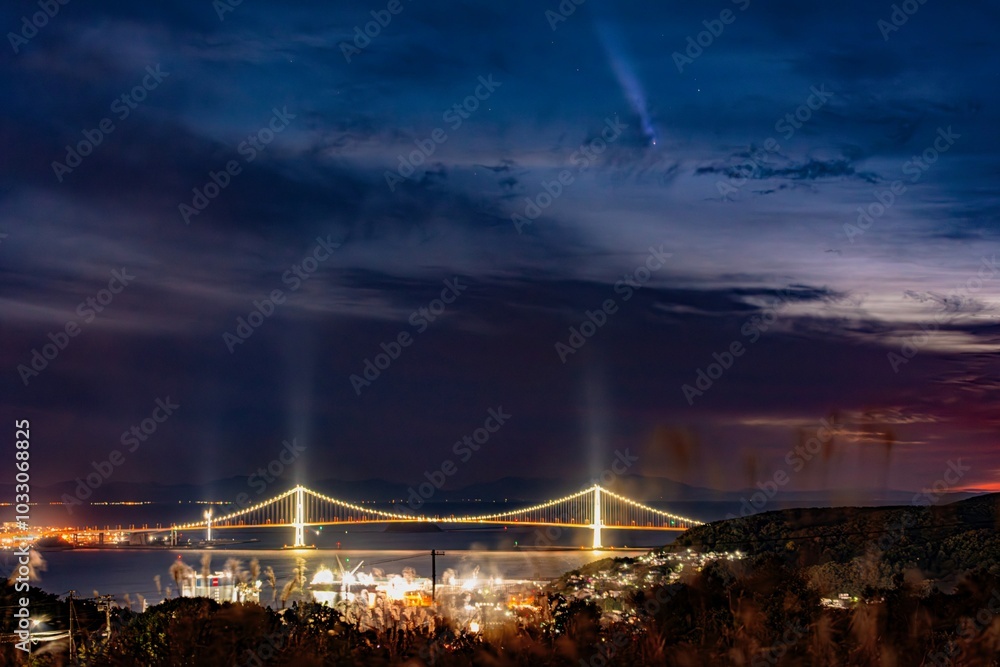 Swan Bridge and Comet C/2023 A3 (Tsuchinshan–ATLAS) 2 Stock Photo ...