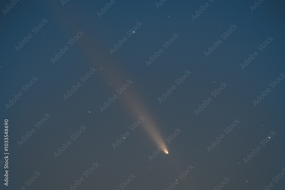 Komet / Comet C/2023 A3 Tsuchinshan-ATLAS Stock Photo | Adobe Stock