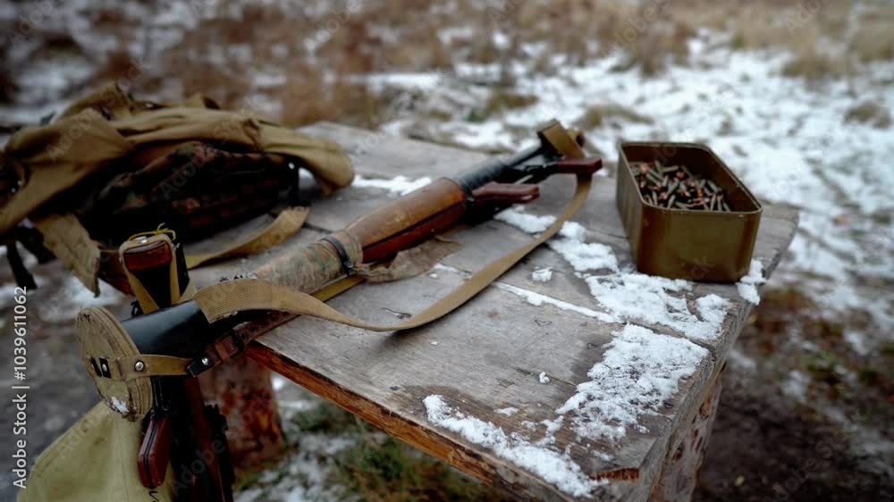 Vidéo Stock A box of machine gun ammo. There are a lot of machine gun ...