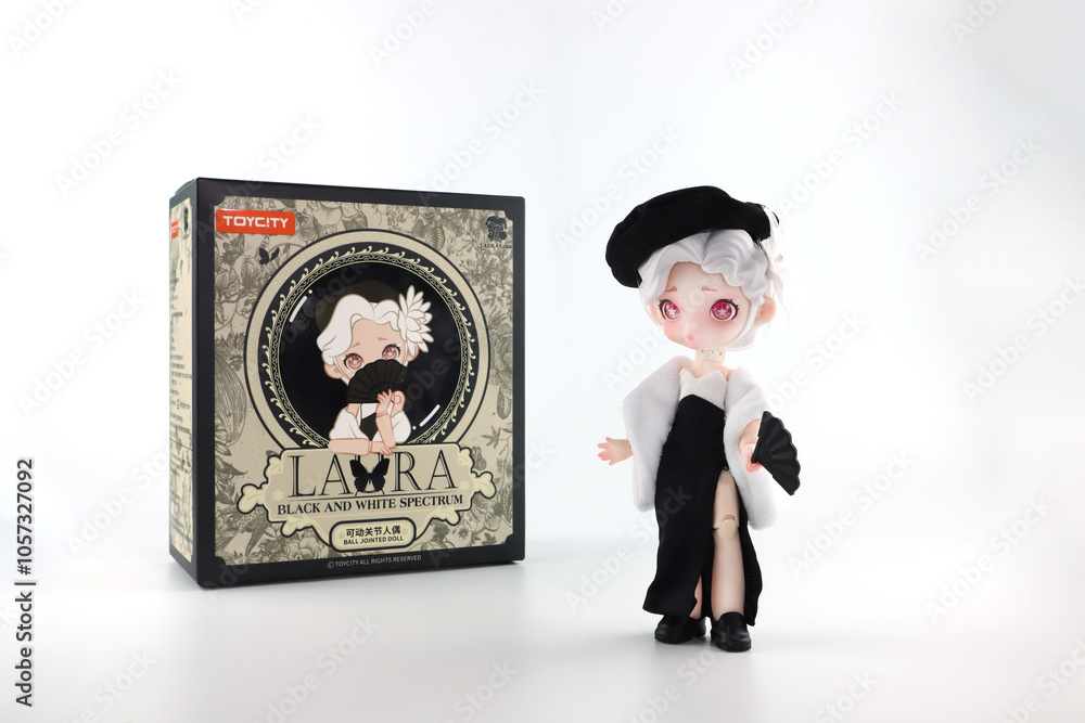 Laura ball joint doll , cute art toy from black and white spectrum ...