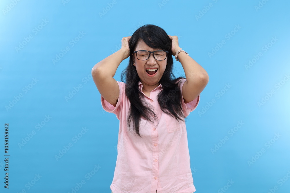 Foto de Angry distressed asian woman screaming hateful and outraged ...