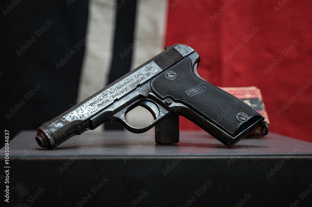 Foto de Manufacture d'Armes de Bayone MAB Brevete Model D pistol, 7.65 ...