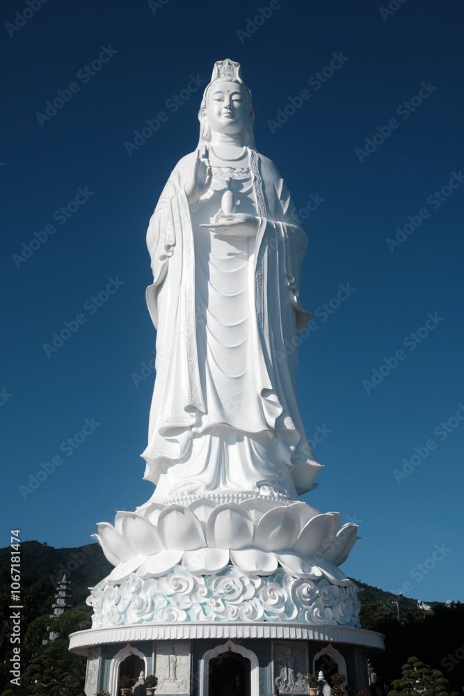 lady buddha Quan Yin statue at Chùa Linh Ứng, Vietnam Stock Photo ...