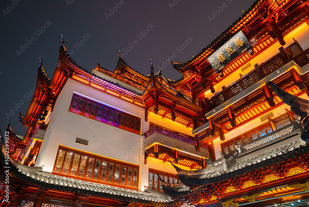 Plagát A traditional Chinese building in Shanghai is illuminated at ...