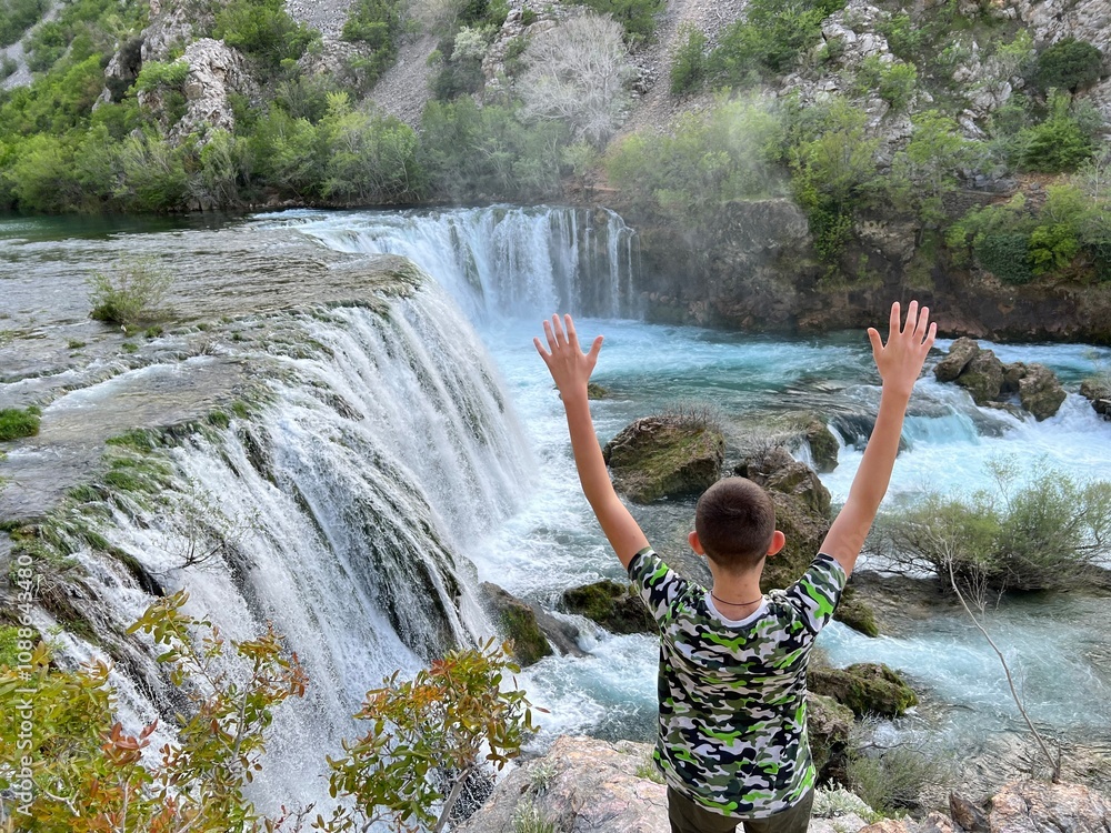 Foto de Visoki buk waterfall on Zrmanja river (Velebit Nature Park ...