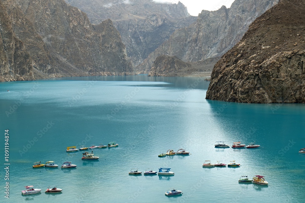 Foto de View of Attabad Lake, built on the Hunza River. Karakoram ...