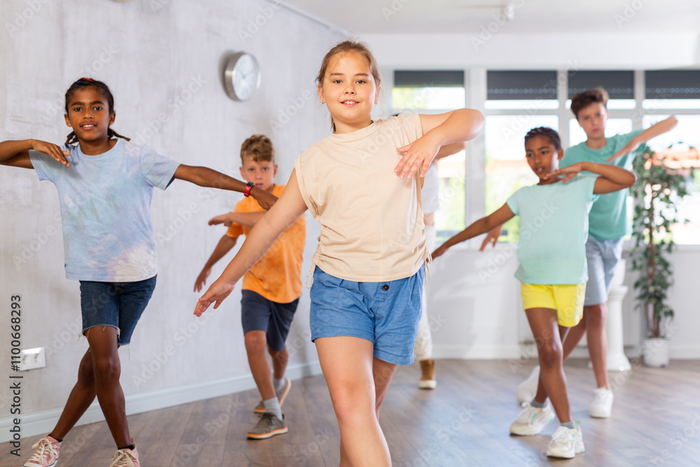 Poster Energetic happy tween girl practicing modern vigorous movements ...