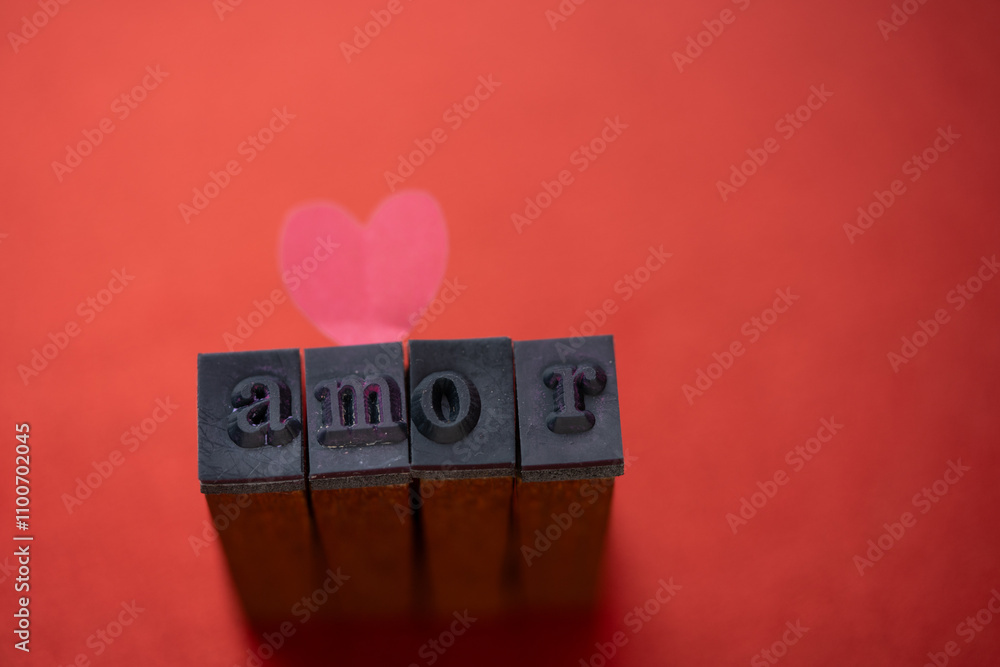 palabra amor formada por tipos tipográficos con alto relieve y fondo ...
