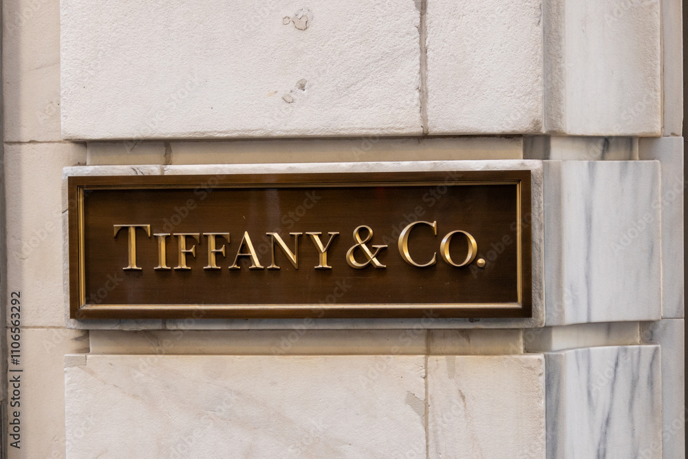 New York, NY, USA - 11.05.2024: The iconic Tiffany & Co. storefront ...