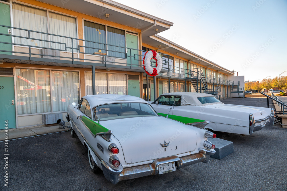 The Balcony and Vintage Cars at Lorraine Motel and National Civil ...
