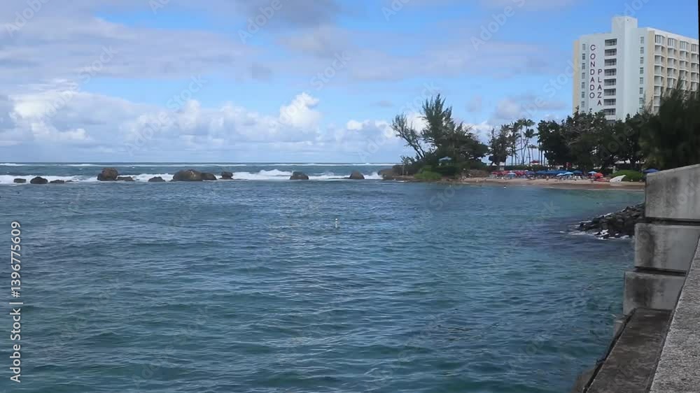 Vidéo Stock waves on the beach in front of luxury hotel in the condado ...
