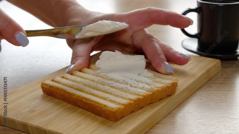 A step-by-step guide to make a delicious sandwich with egg, avocado and ...