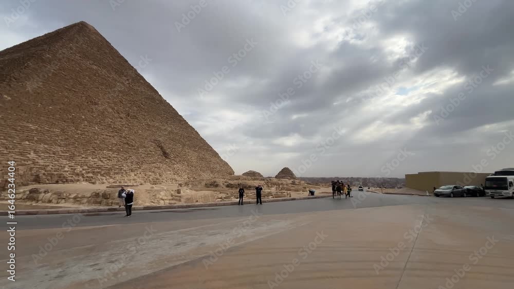 Vidéo Stock The iconic Great Pyramid of Giza, the oldest and largest of ...