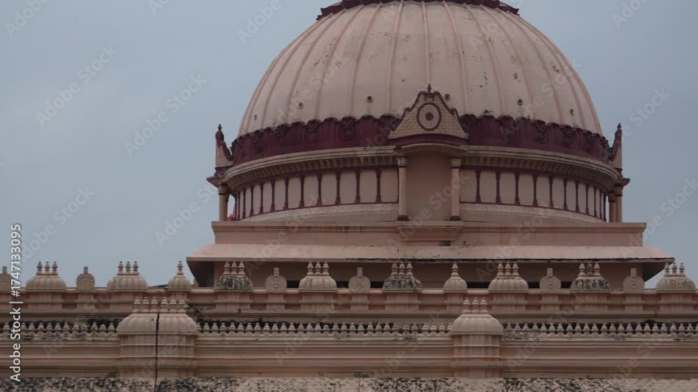 Vidéo Stock Traditional Hindu Temple Structure – Symbol of Faith, Art ...