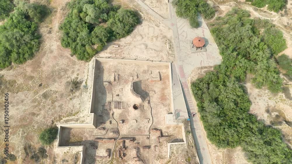 Video „Mound AB Southern 4k drone footage of Harappa ruins - Indus ...