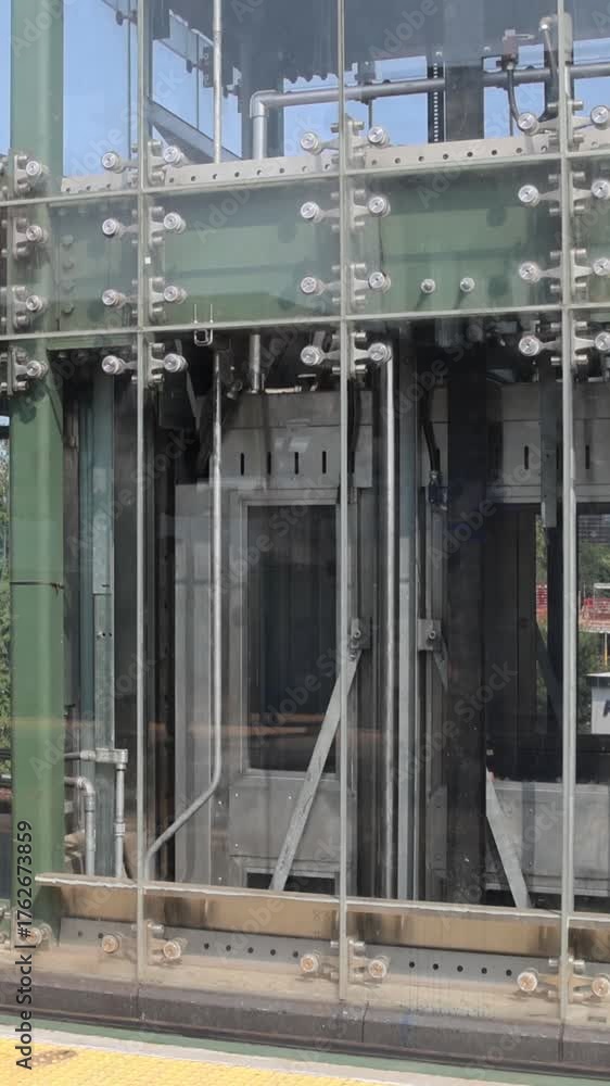Wideo Stock: external outdoor elevator at subway station on 62nd street ...