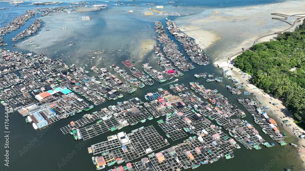Aerial view of the Tanka Boat People's floating houses and aquaculture ...