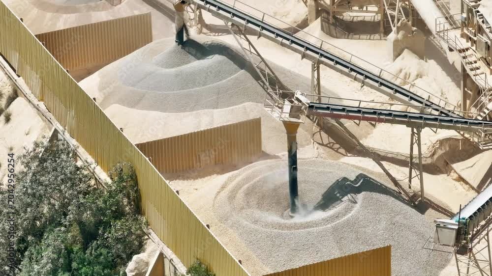 Vidéo Stock Limestone quarry operations and aggregate processing at ...